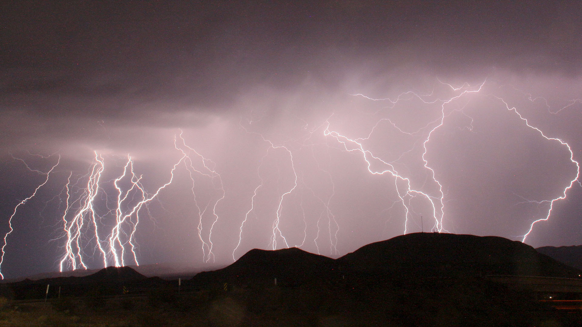How to protect yourself from lightning strikes?