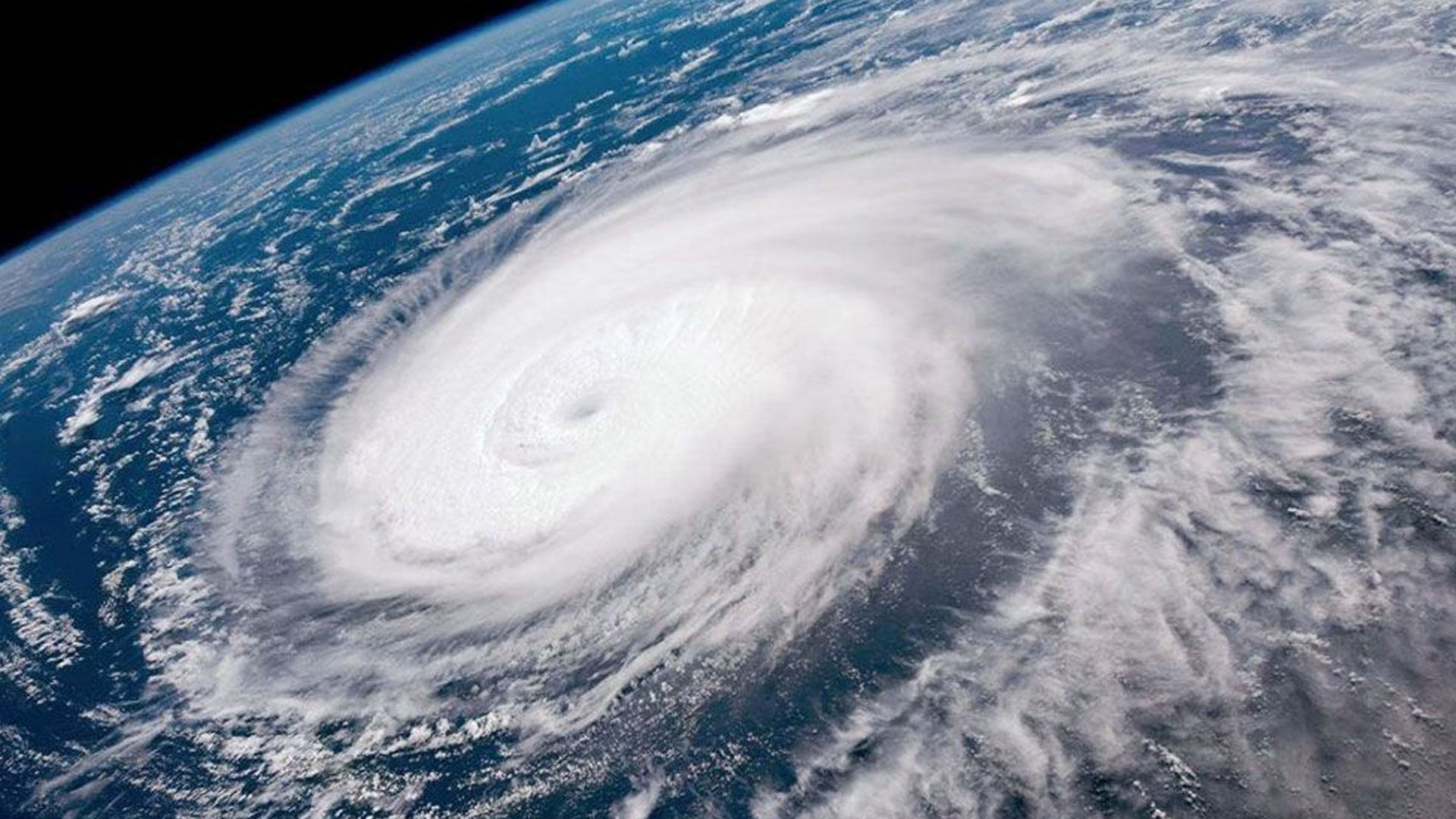 How 'Remal' gaining strengthen and approaching Ba...