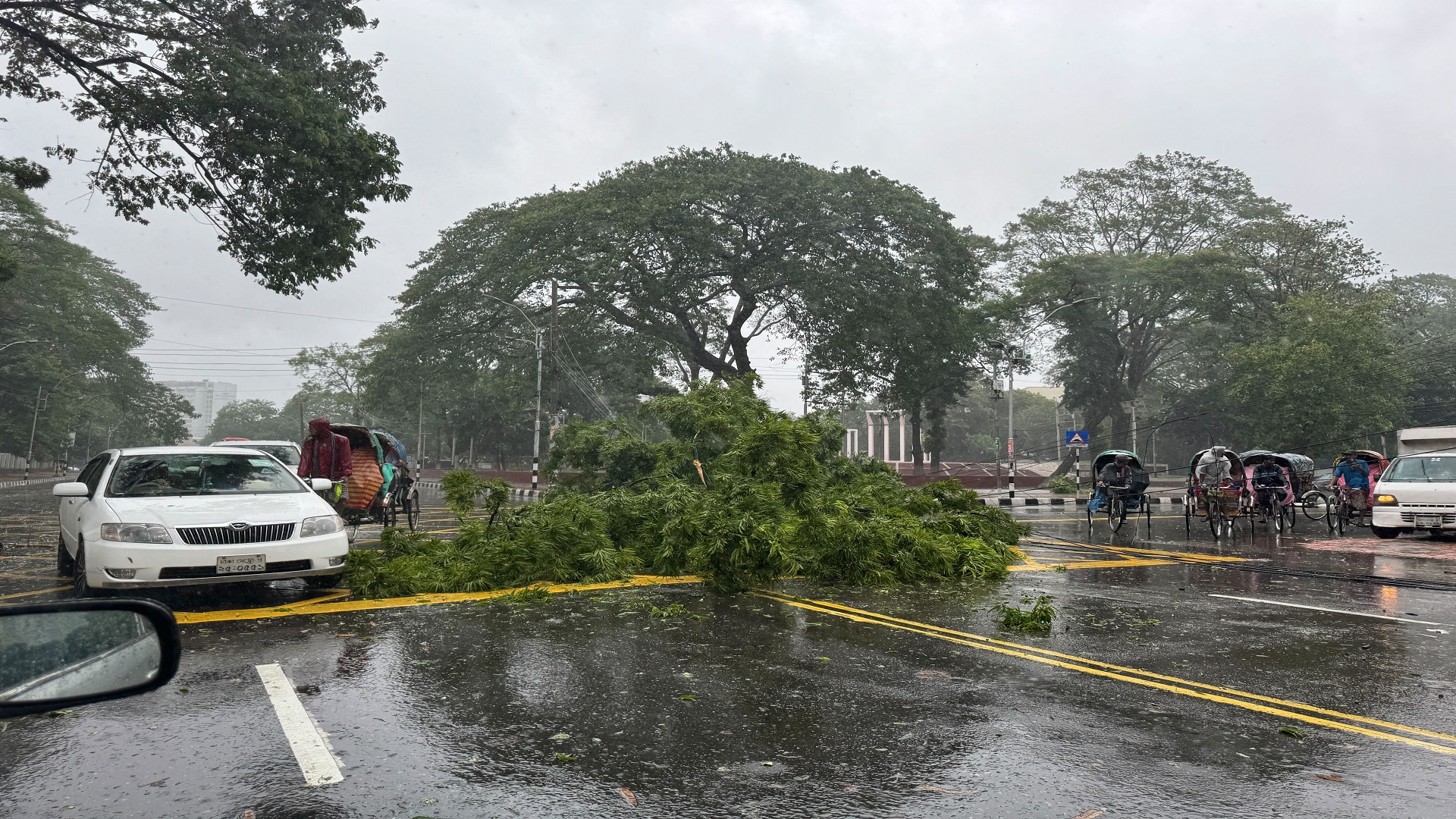 Track Cyclone Remal live as it crosses Dhaka