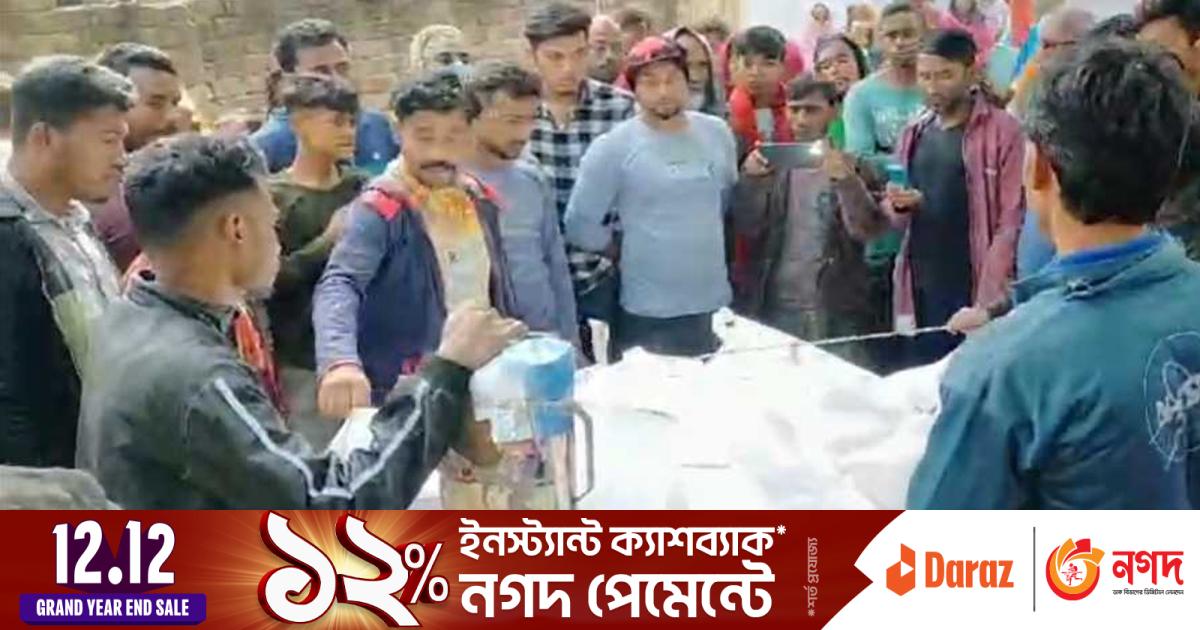 স্বামীর অনলাইন জুয়ার বলি স্ত্রীও