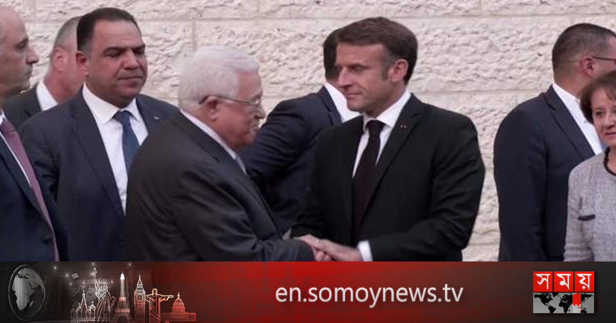 Macron meets Abbas