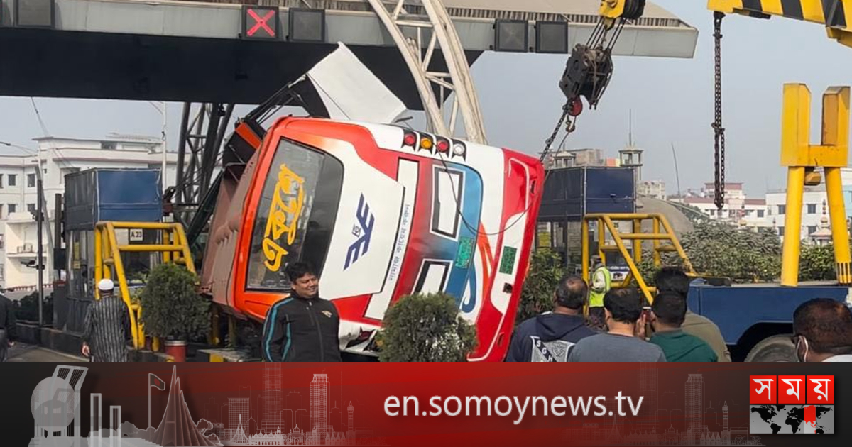Bus overturns on Hanif flyover