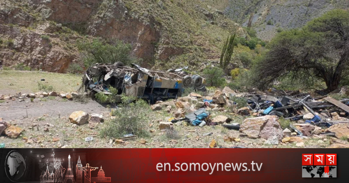 Bolivia bus crash kills at least 30
